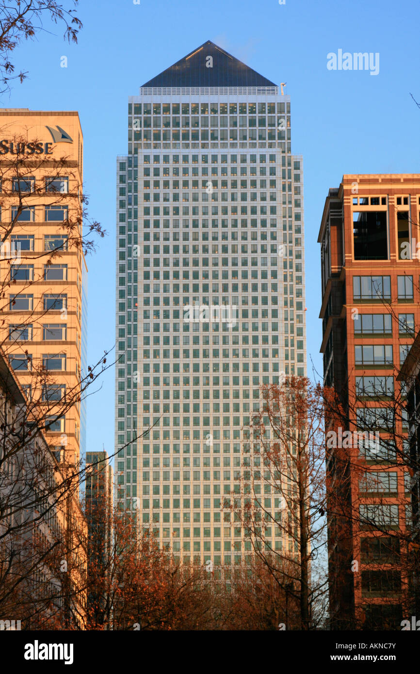Canada square hi rise office building hi-res stock photography and ...
