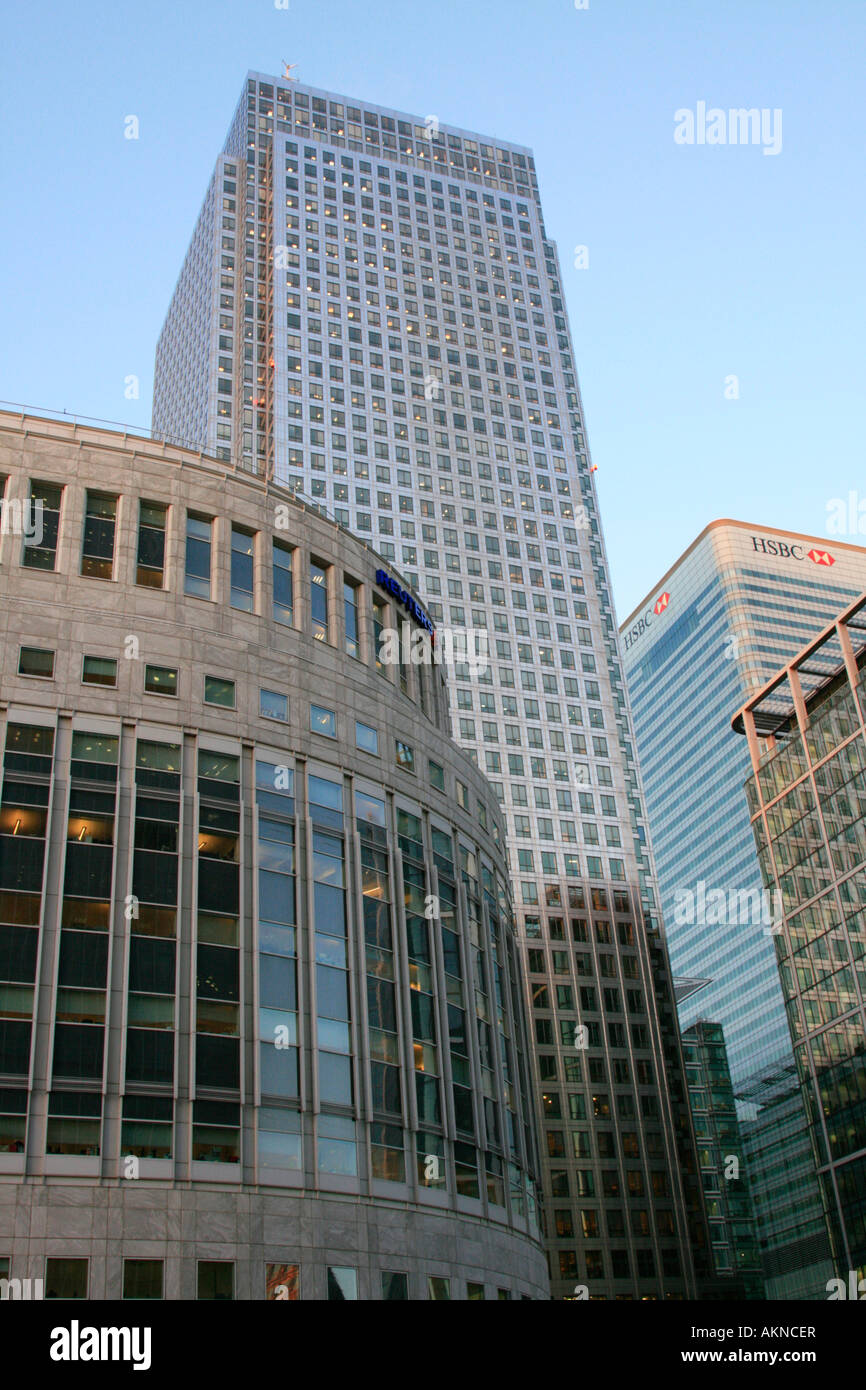 1 canada square hi-rise office building office workers canary wharf ...
