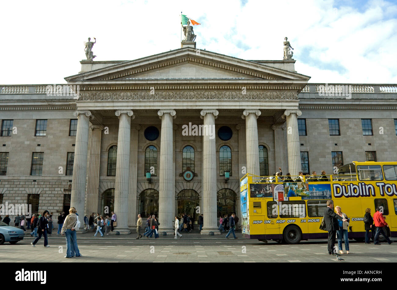 Portico gpo dublin hi-res stock photography and images - Alamy