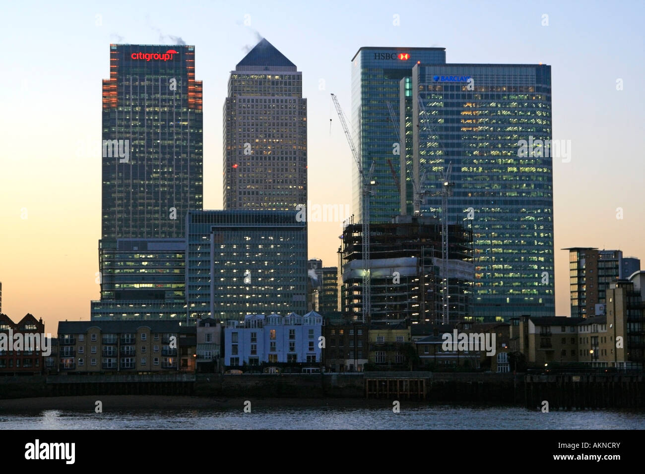 citicorp, no 1 canada square, hsbc, barclays bank hq office buildings at dusk illuminated canary ...