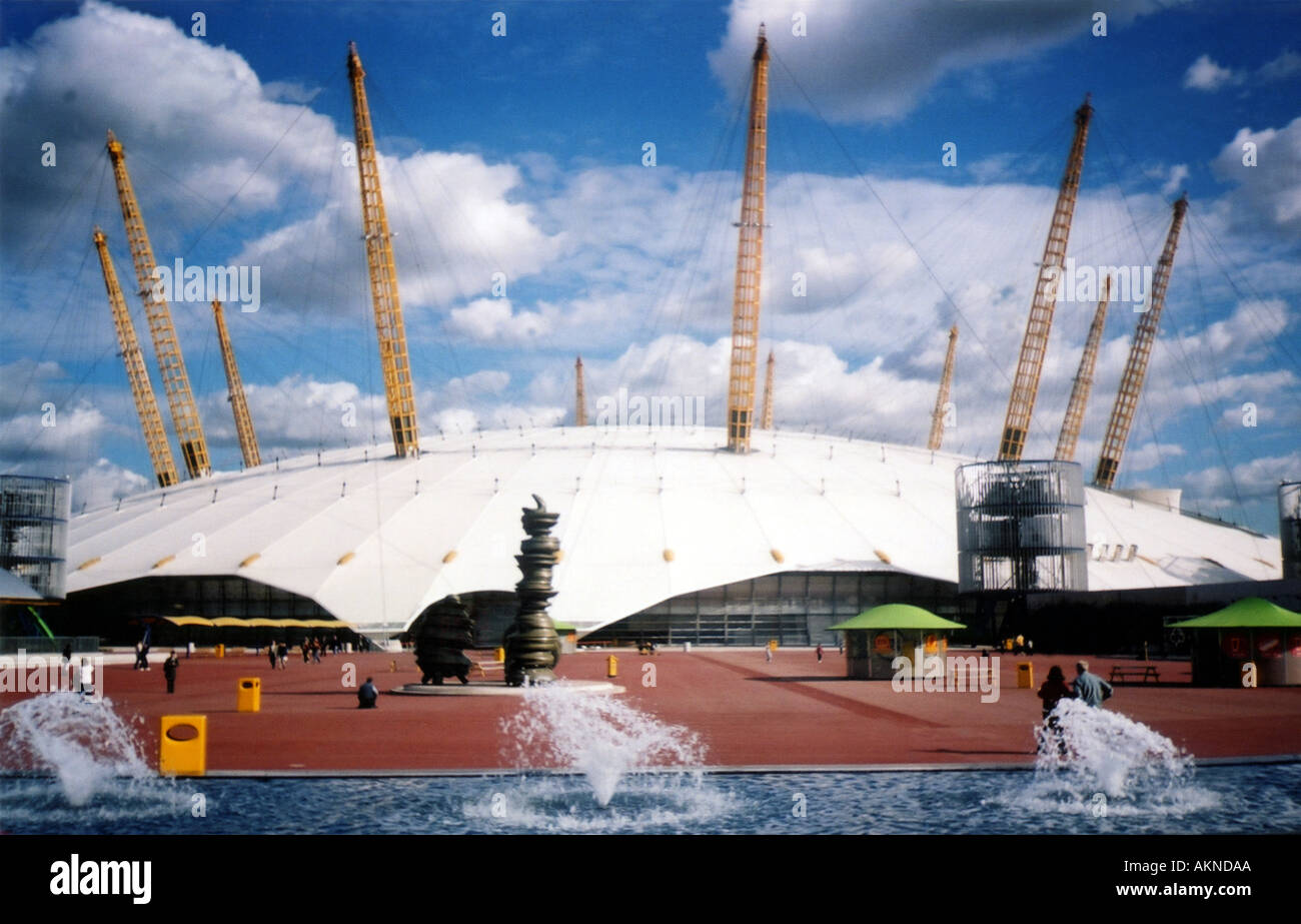 Millennium sculpture 2000 hi-res stock photography and images - Alamy