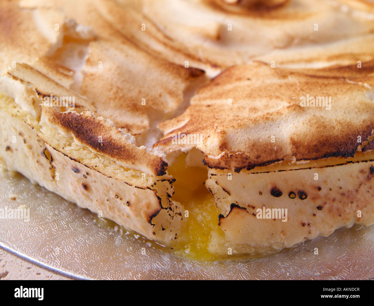 English lemon meringue editorial food Stock Photo - Alamy