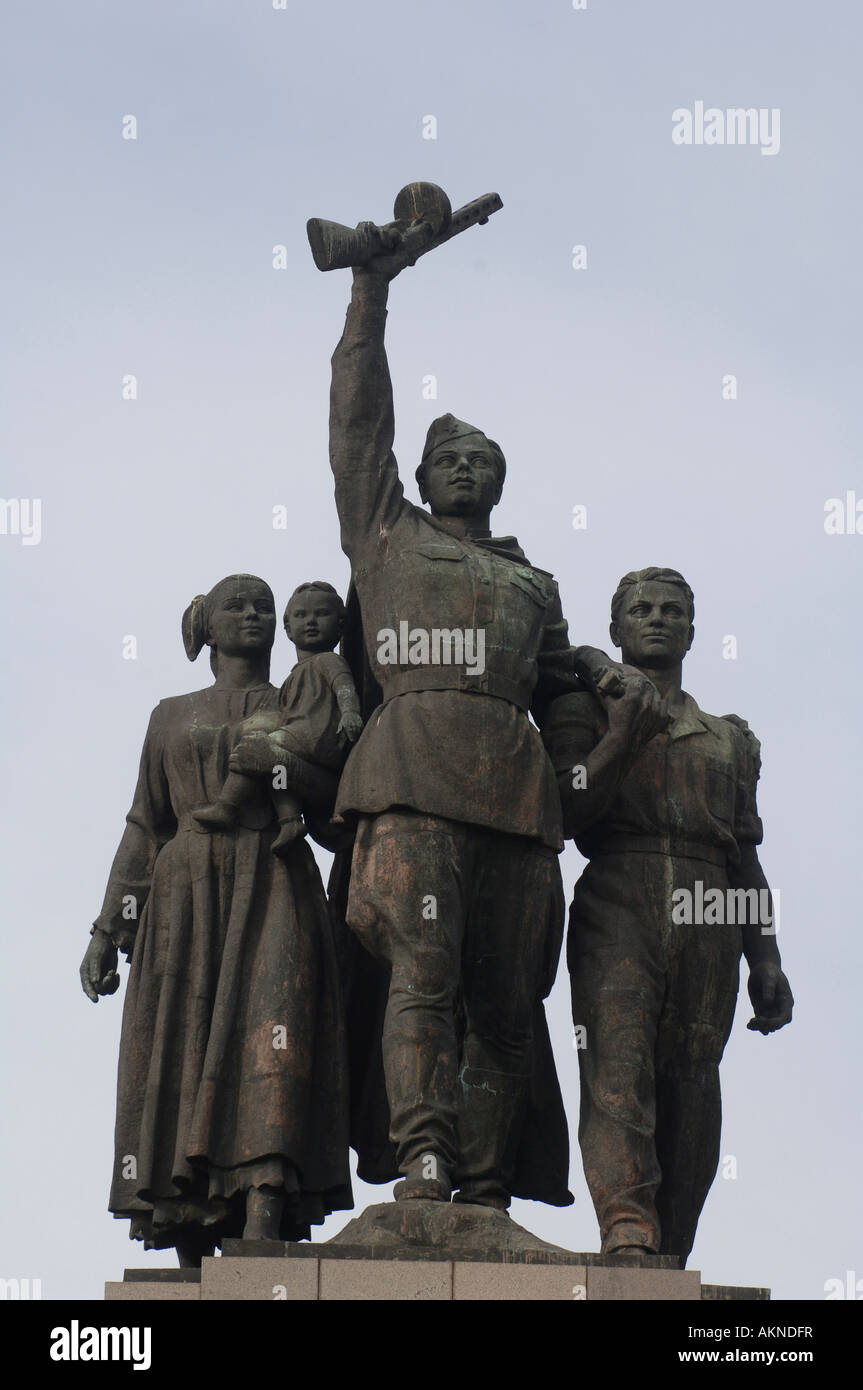 Monument to Russian Red Army in sofia Central Park Stock Photo - Alamy