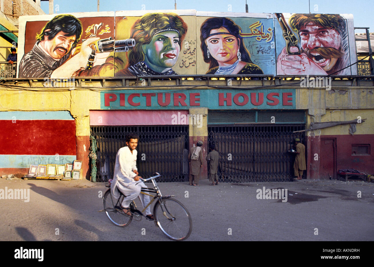 Pakistan cinema hi-res stock photography and images - Alamy