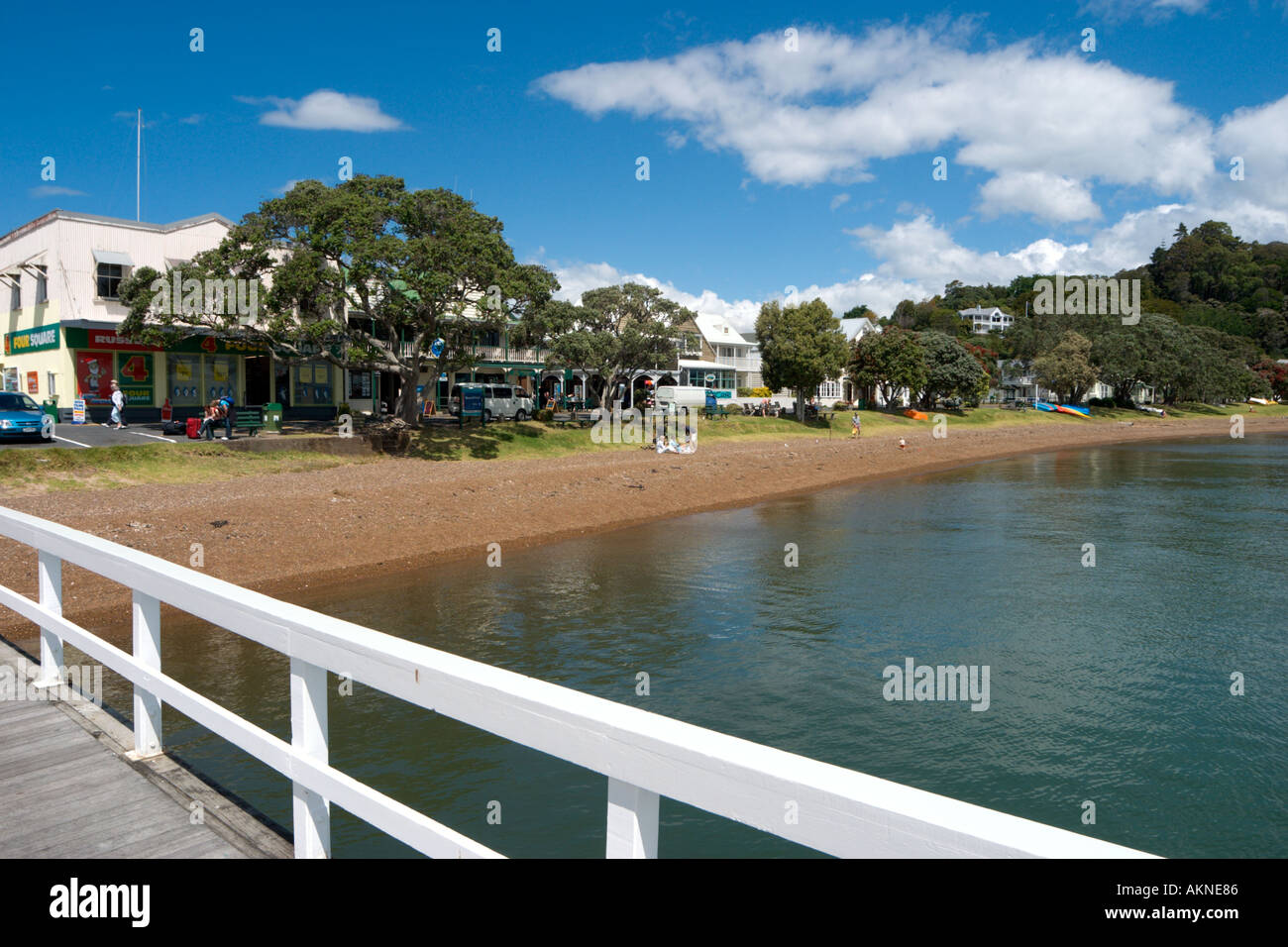 Beach waterfront russell bay islands hi-res stock photography and ...