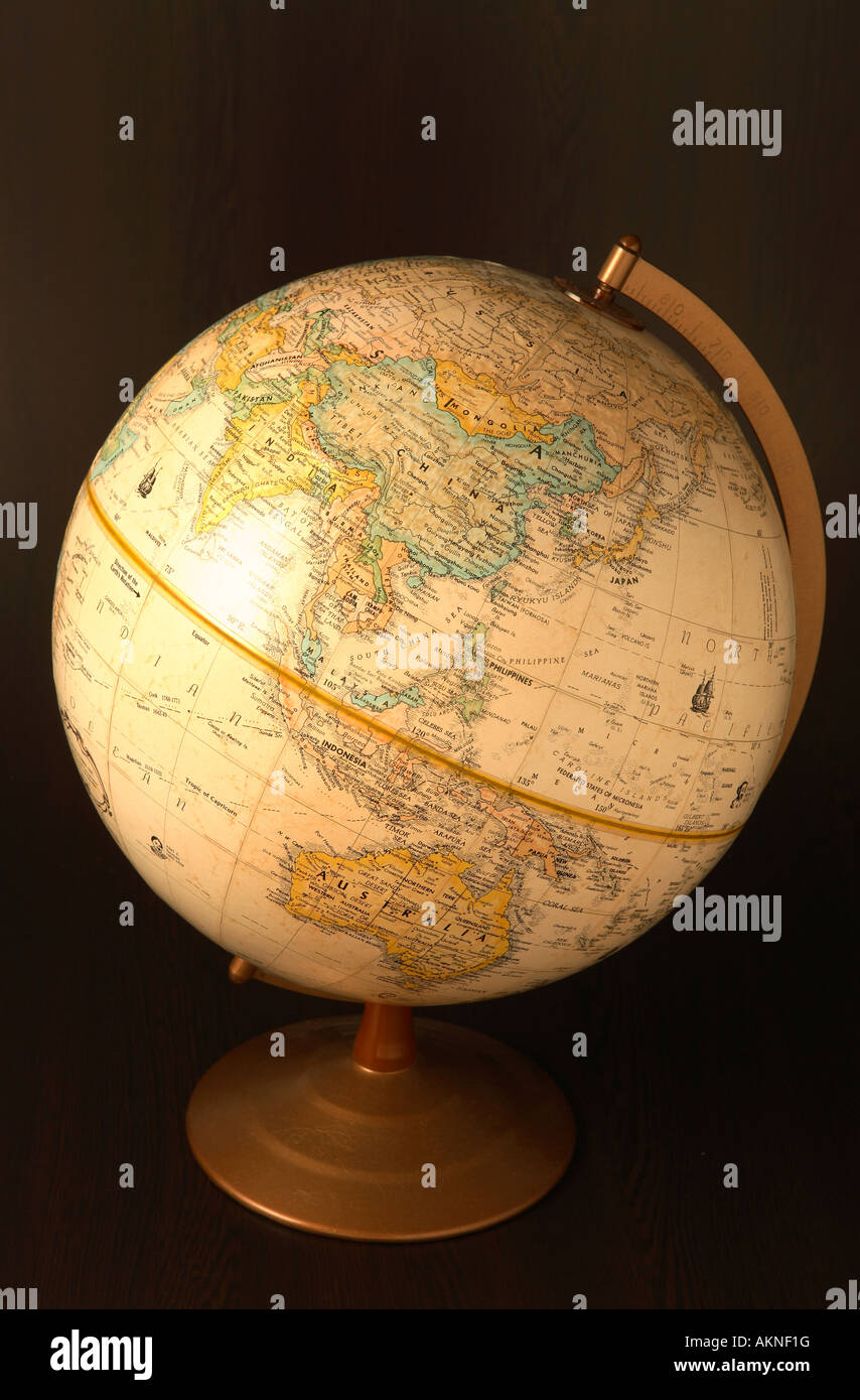 Round study table top hi-res stock photography and images - Alamy