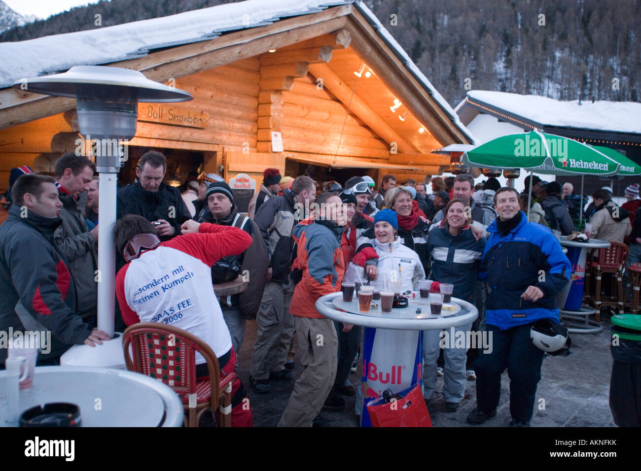 Apres ski party ski resort hi-res stock photography and images - Alamy