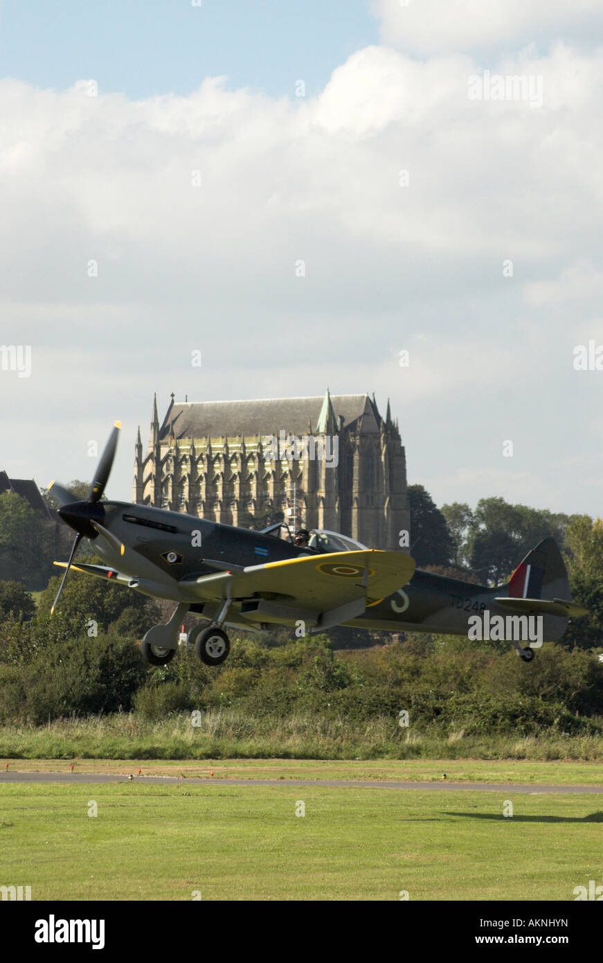 Spitfire TD248 (G-XOVI) Mk.XVIe coming into land at Shoreham Airshow ...