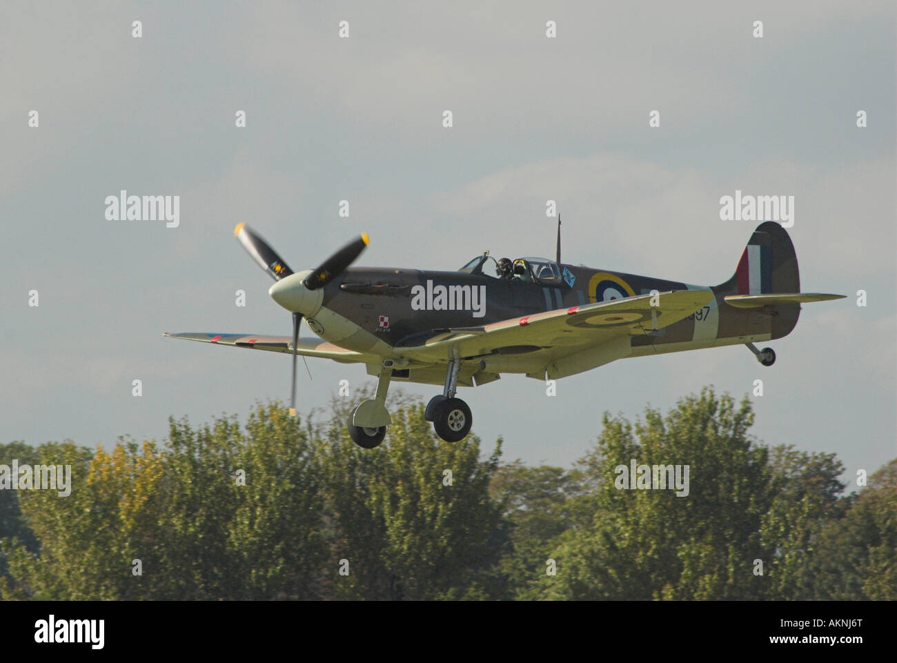 Spitfire mkvb bm597 hi-res stock photography and images - Alamy