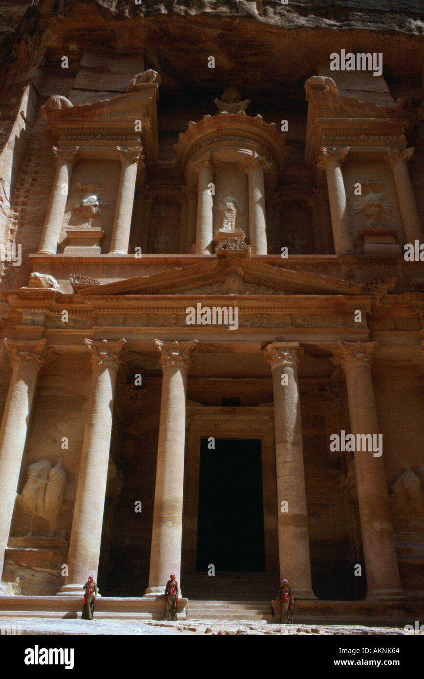 Treasury Building viewed from the Siq at Petra Jordan Stock Photo - Alamy