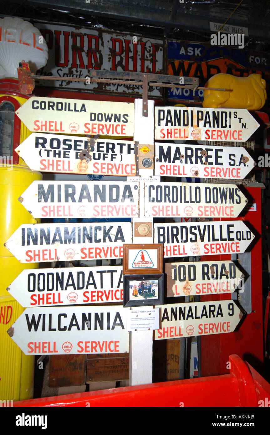 Signpost - which way Stock Photo - Alamy