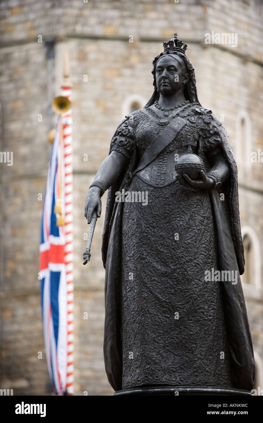 Statue of Queen Victoria Windsor Castle Windsor England Stock Photo - Alamy