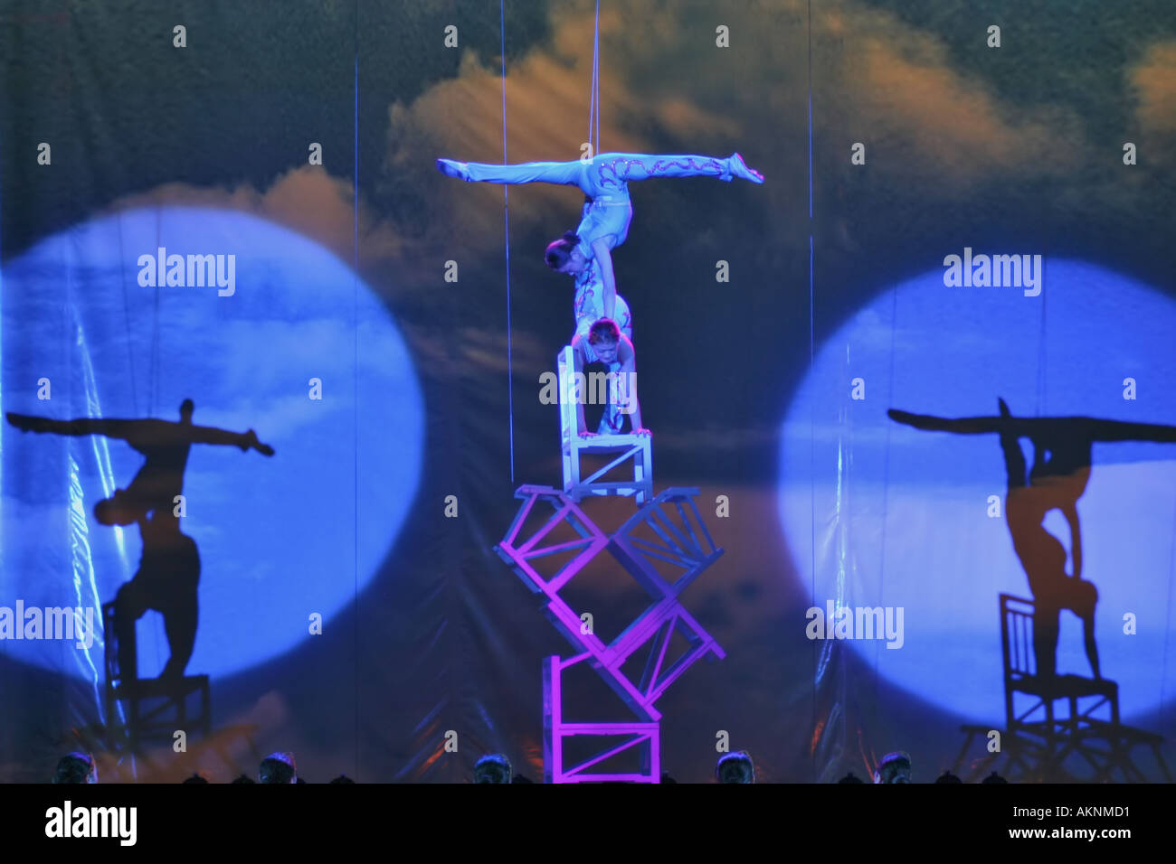 Chinese circus acrobat hi-res stock photography and images - Alamy