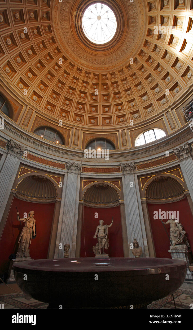 Sala circular hi-res stock photography and images - Alamy