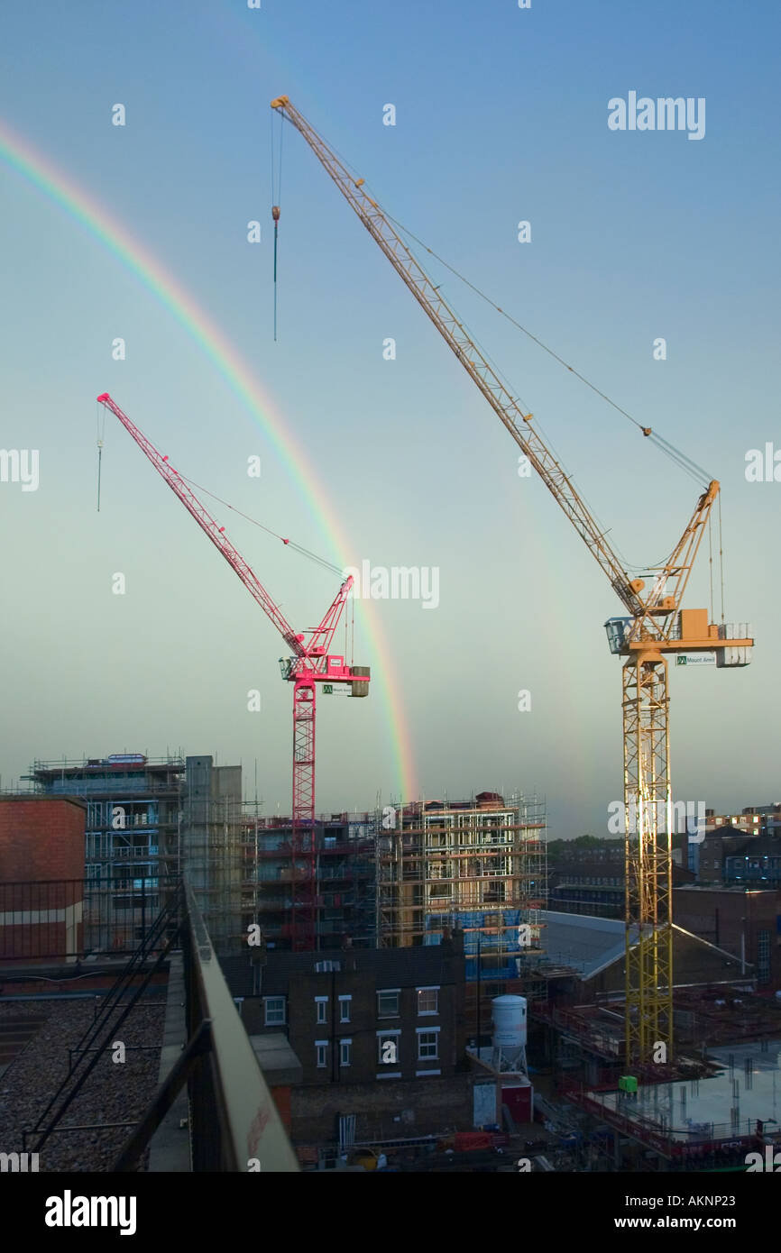 Cranes in london hi-res stock photography and images - Alamy