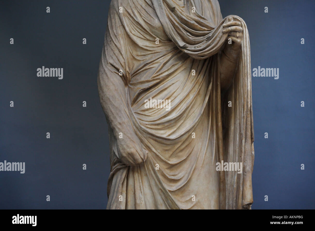 Ancient roman woman statue hi-res stock photography and images - Alamy