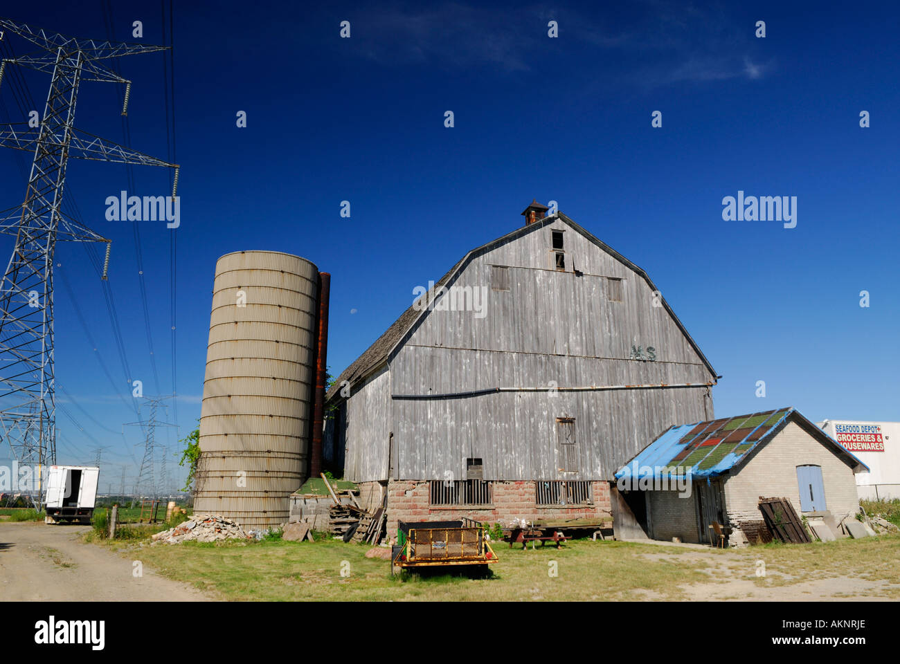 Run down grocery store hi-res stock photography and images - Alamy