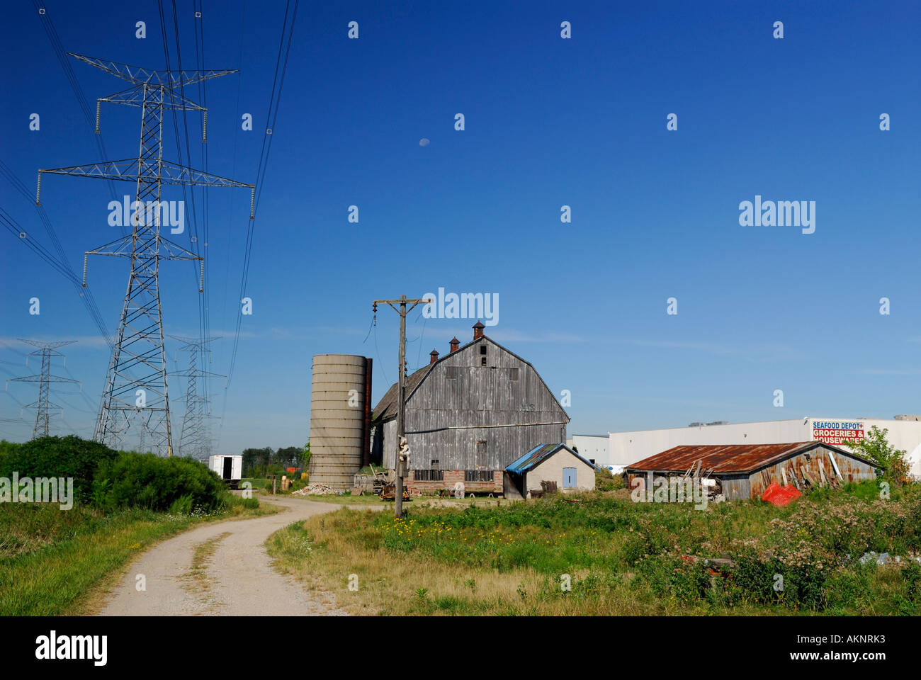 Run down grocery store hi-res stock photography and images - Alamy