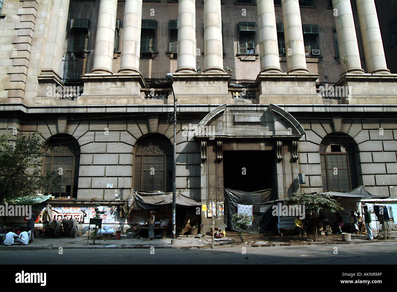 An old colonial building in Calcutta, West Bengal, India Stock Photo ...