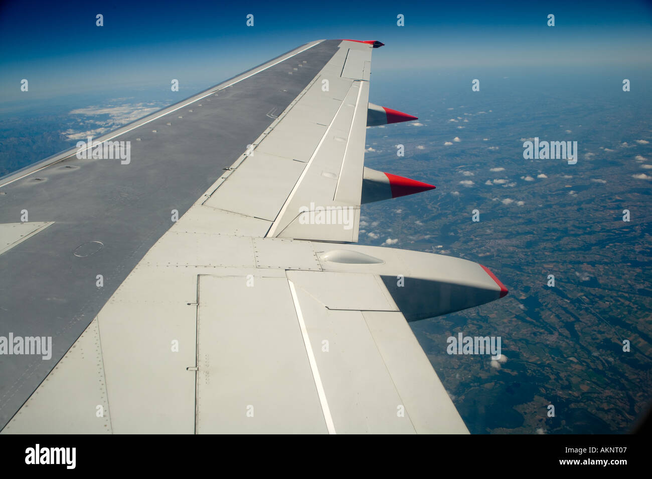 Aircraft wing on a Boeing 737 Stock Photo - Alamy