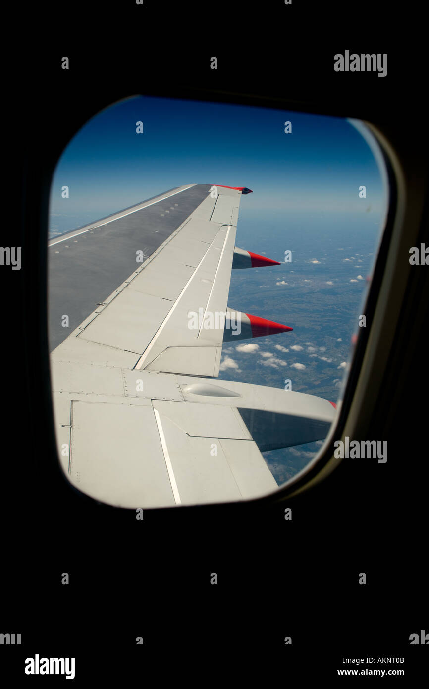 A view through the window aircraft wing on a Boeing 737 Stock Photo - Alamy