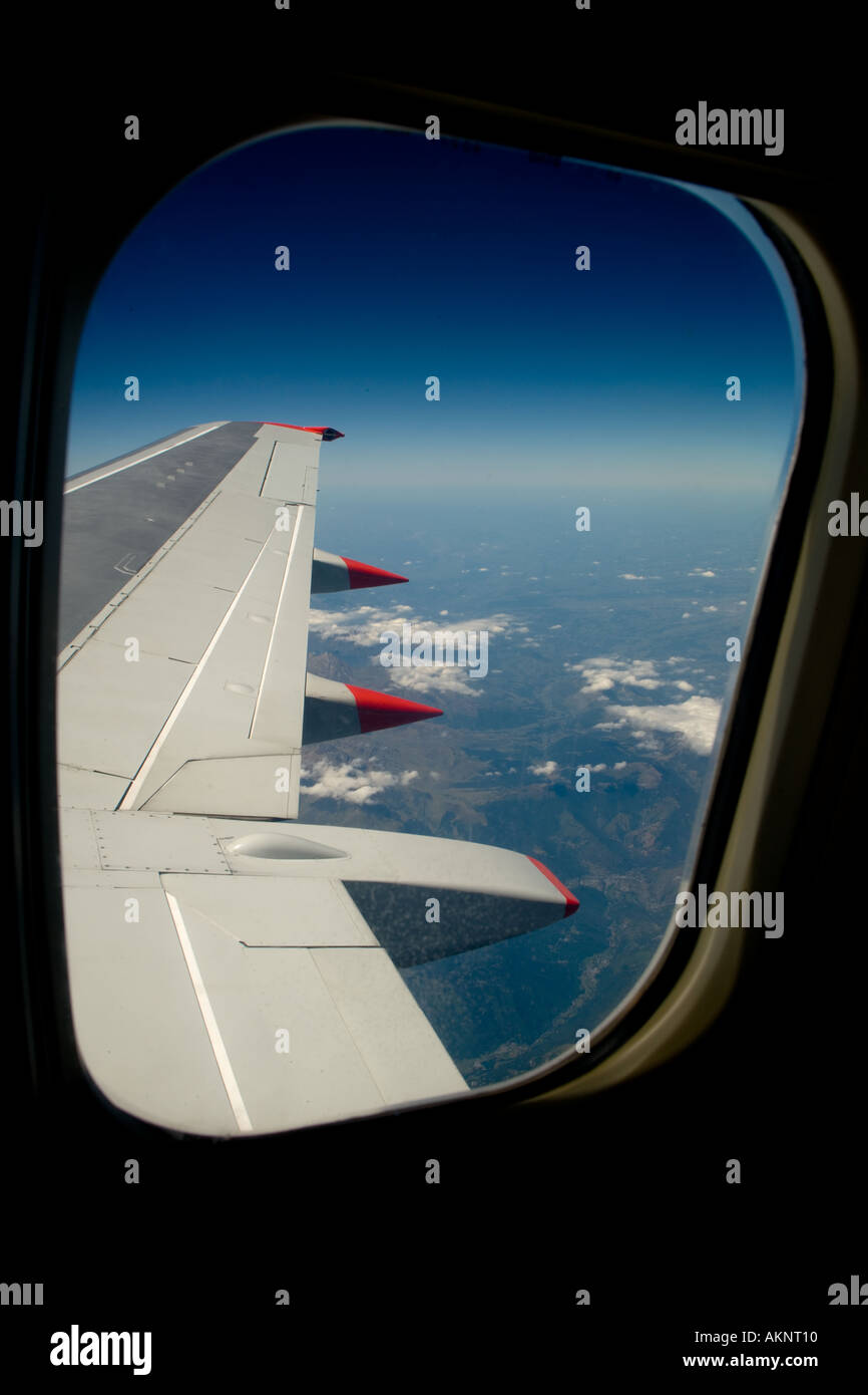 Aircraft wing on a Boeing 737 Stock Photo - Alamy