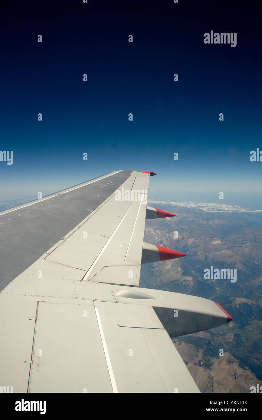 Aircraft wing on a Boeing 737 Stock Photo - Alamy