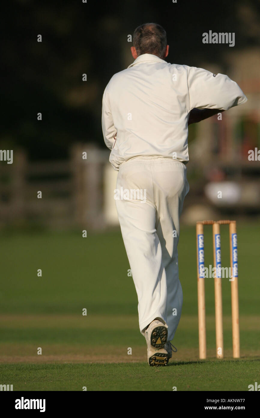 Cricket bowling bowler hi-res stock photography and images - Alamy