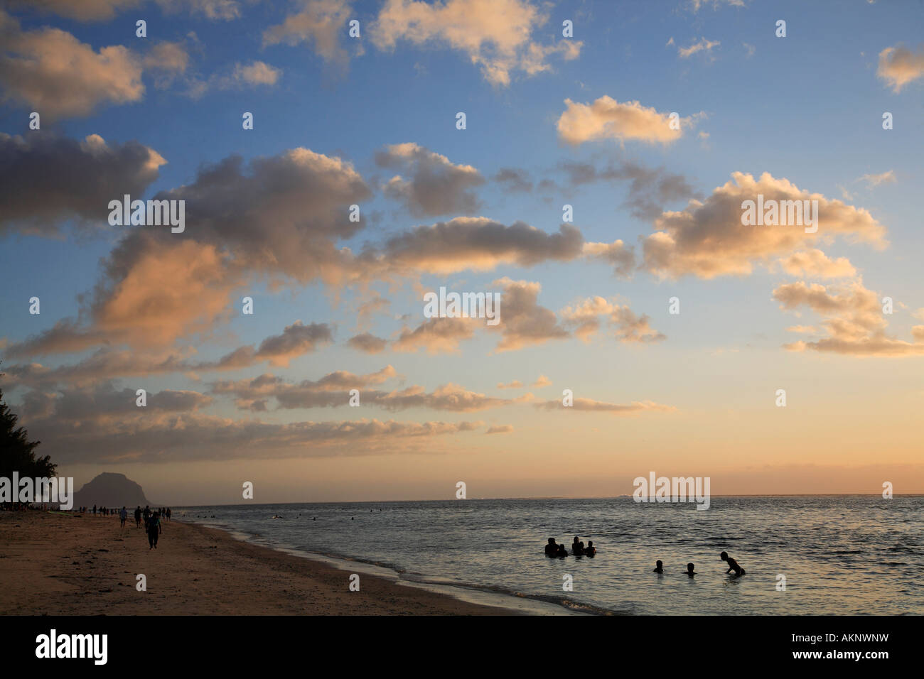 Flic en flac sunset hi-res stock photography and images - Alamy