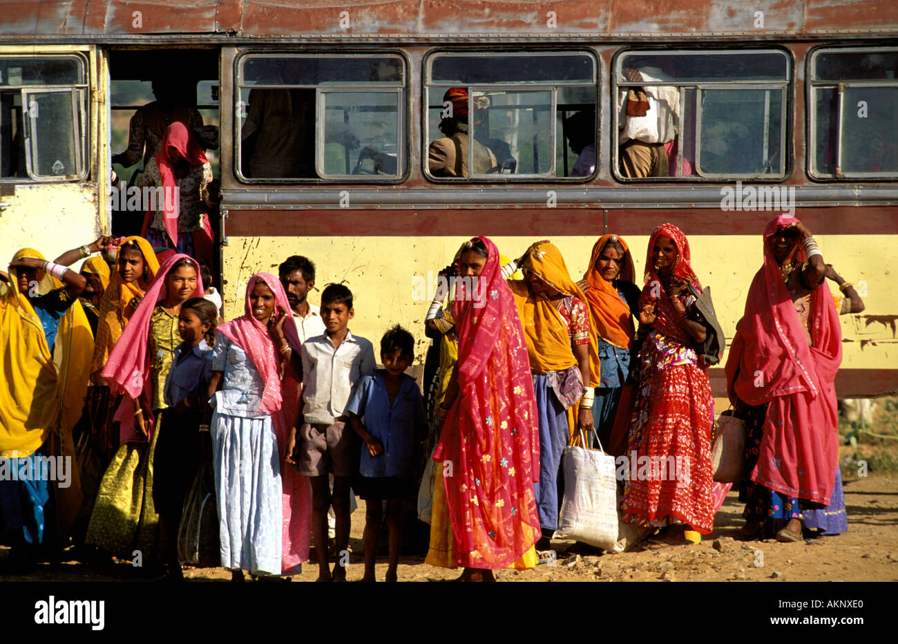 India rajasthan crowded bus hi-res stock photography and images - Alamy