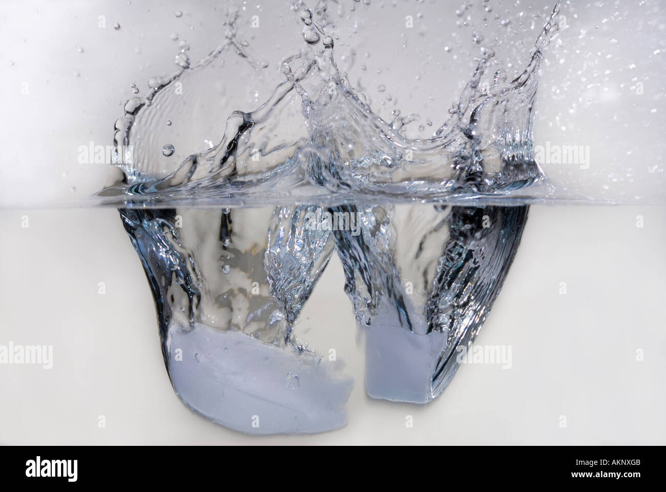 Cannonball splash hi-res stock photography and images - Alamy