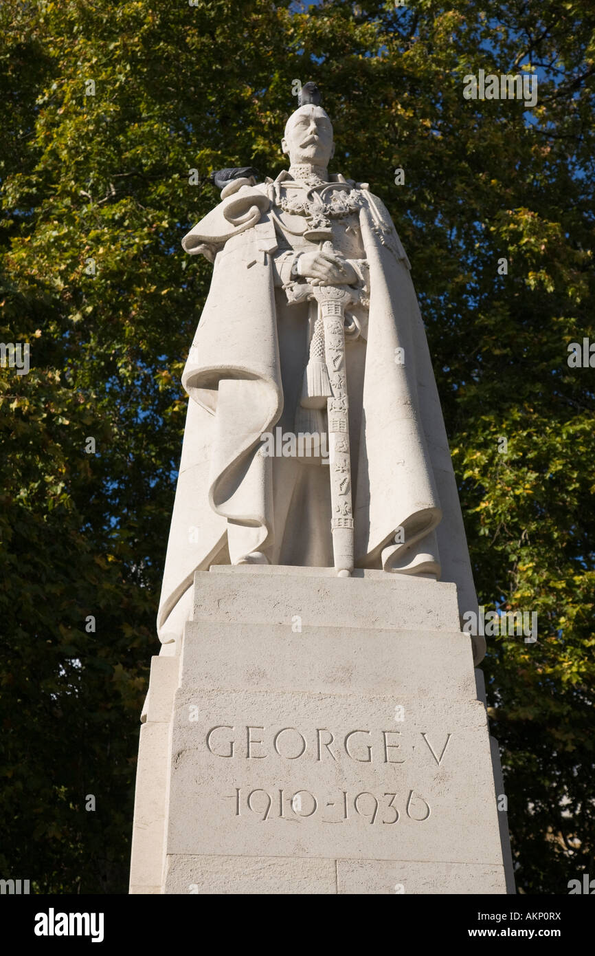 Statue of King George V 1910-1936 by William Reid Dick, London, England ...