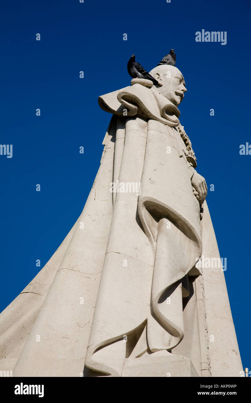 Statue of King George V 1910-1936 by William Reid Dick, London, England ...