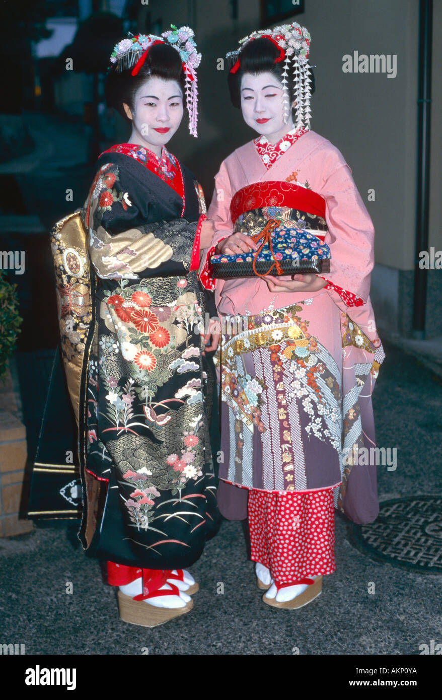 Two japanese maiko hi-res stock photography and images - Alamy