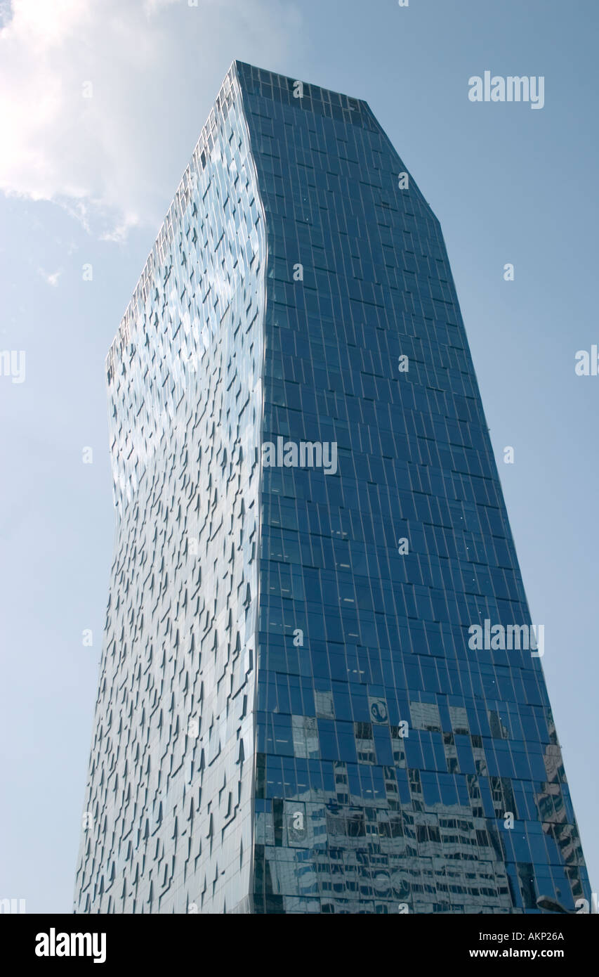 High rise cityscape glass facade korean hi-res stock photography and ...