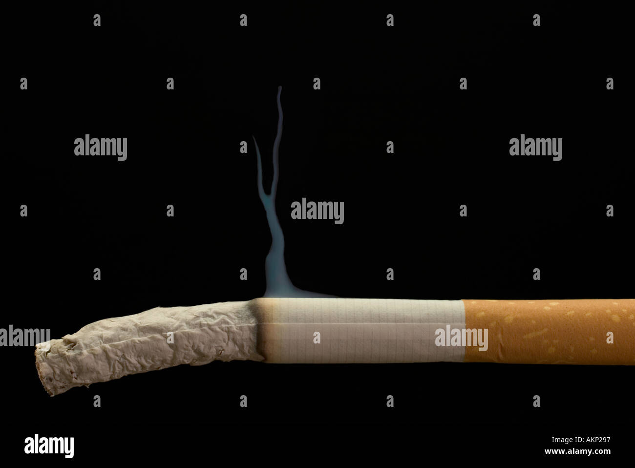Stub out a cigarette hi-res stock photography and images - Alamy