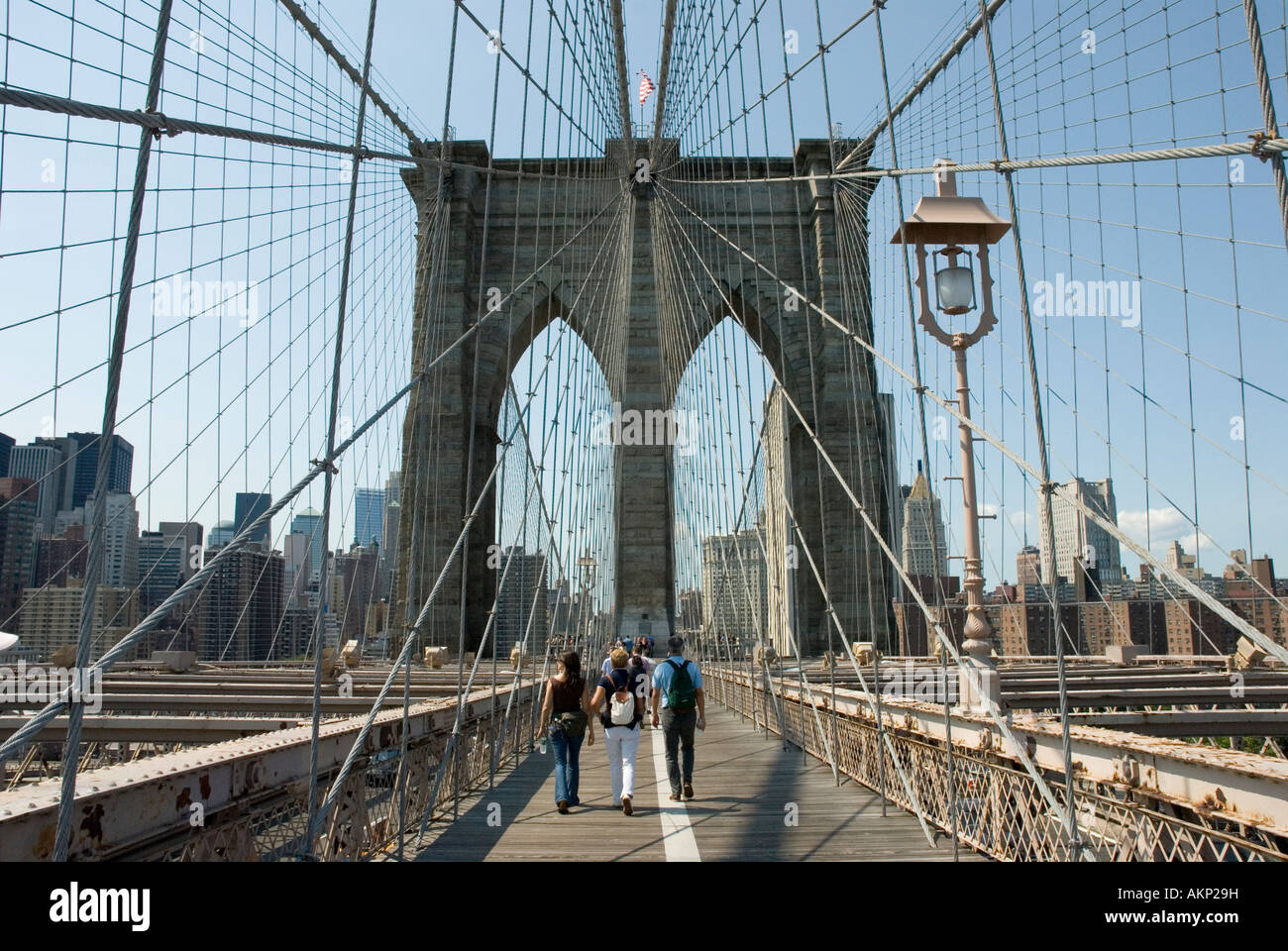 People walking over the Brooklyn Bridge New York City Stock Photo - Alamy