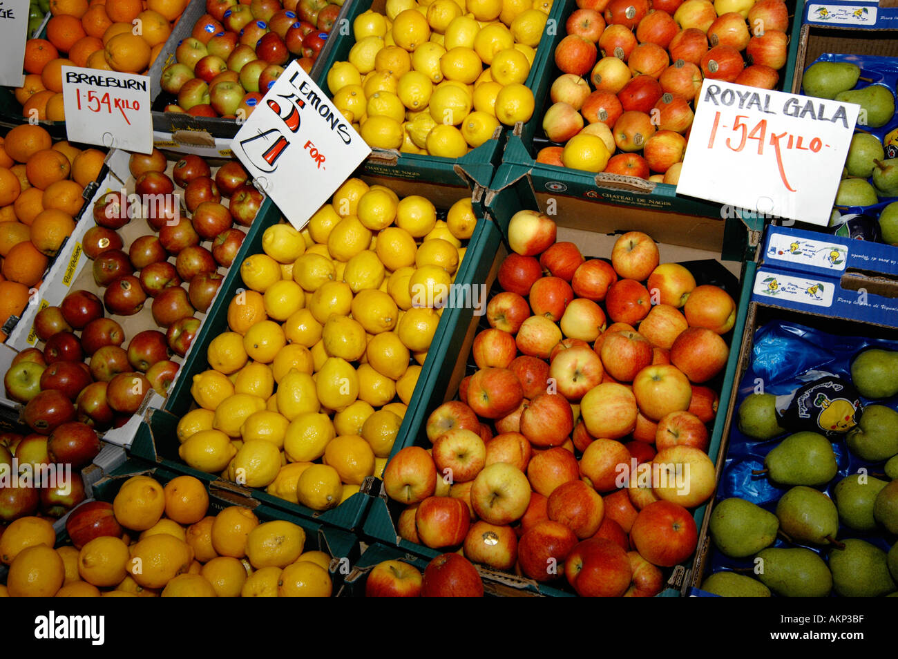 Fruit stall at Borough Market Stock Photo - Alamy