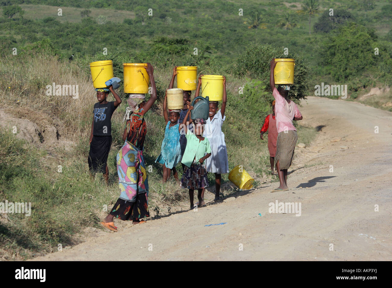 Women carrying water africa hi-res stock photography and images - Alamy