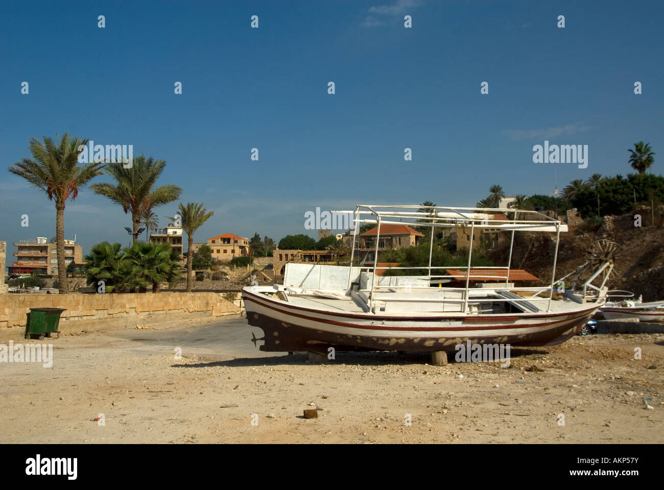 Boat junk yard hi-res stock photography and images - Alamy
