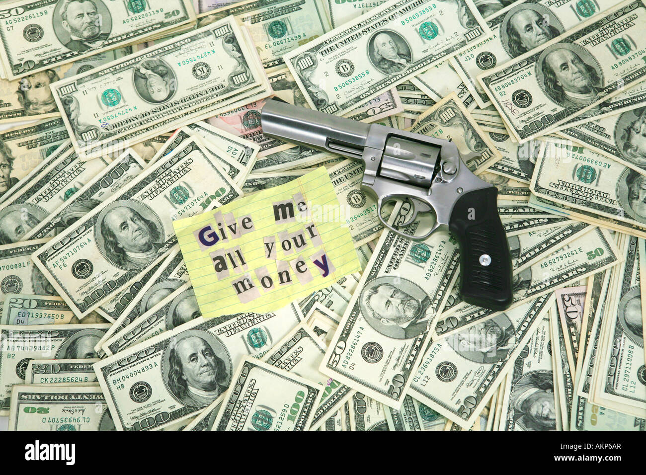 Bank robber note with pile of money Stock Photo - Alamy