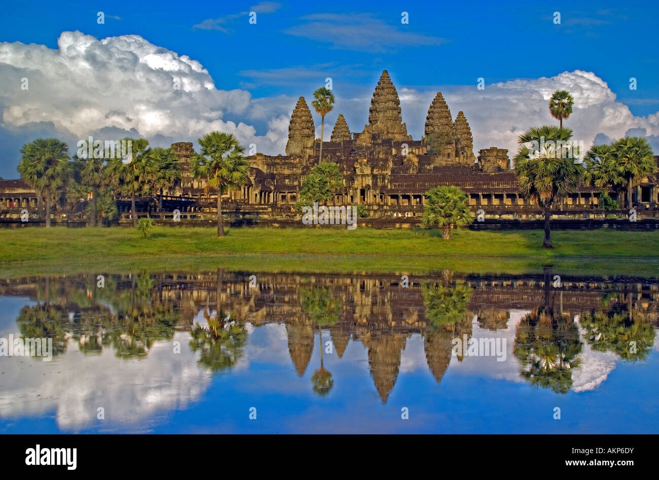Angkor Wat with reflecting pool from west gate Stock Photo - Alamy