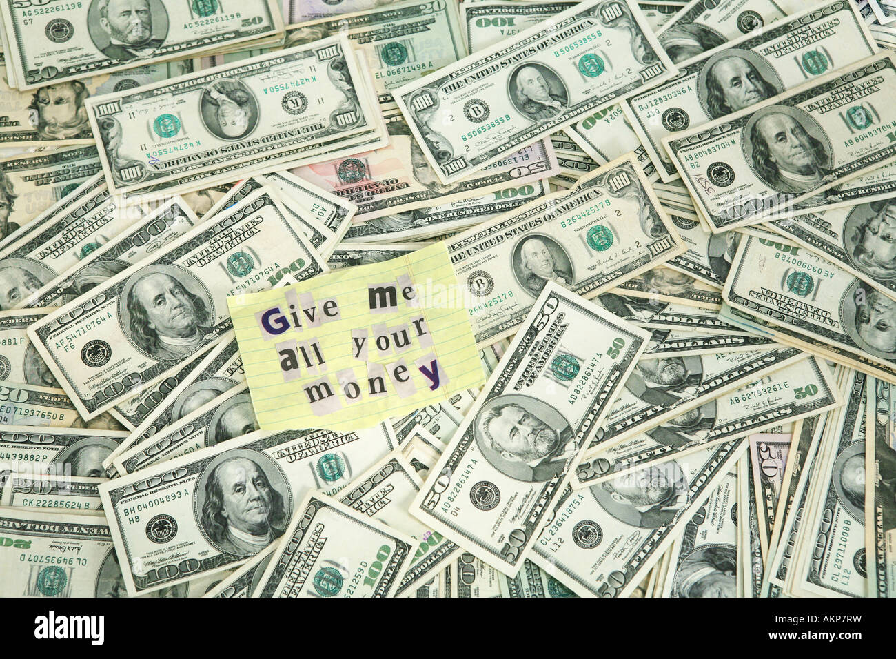 Bank robber note with pile of money Stock Photo - Alamy