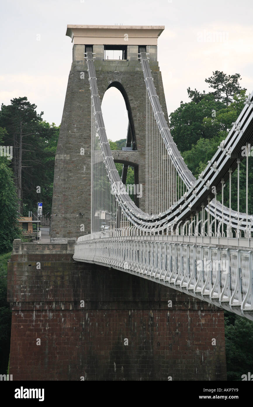 World famous Clifton Suspension Bridge spans the Avon gorge and river ...
