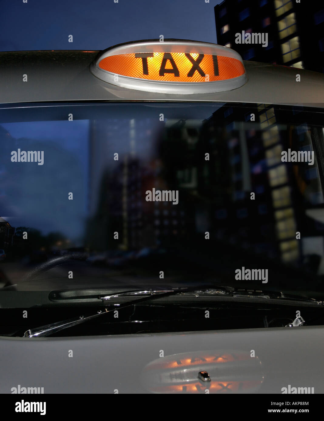 Black cab light hi-res stock photography and images - Alamy