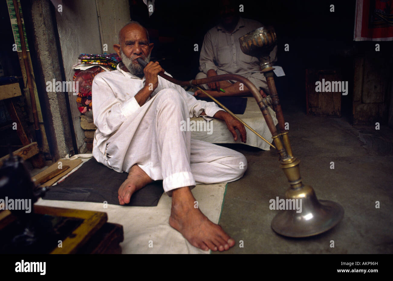 Man with a water pipe. Rawalpindi, Punjab, Pakistan Stock Photo - Alamy