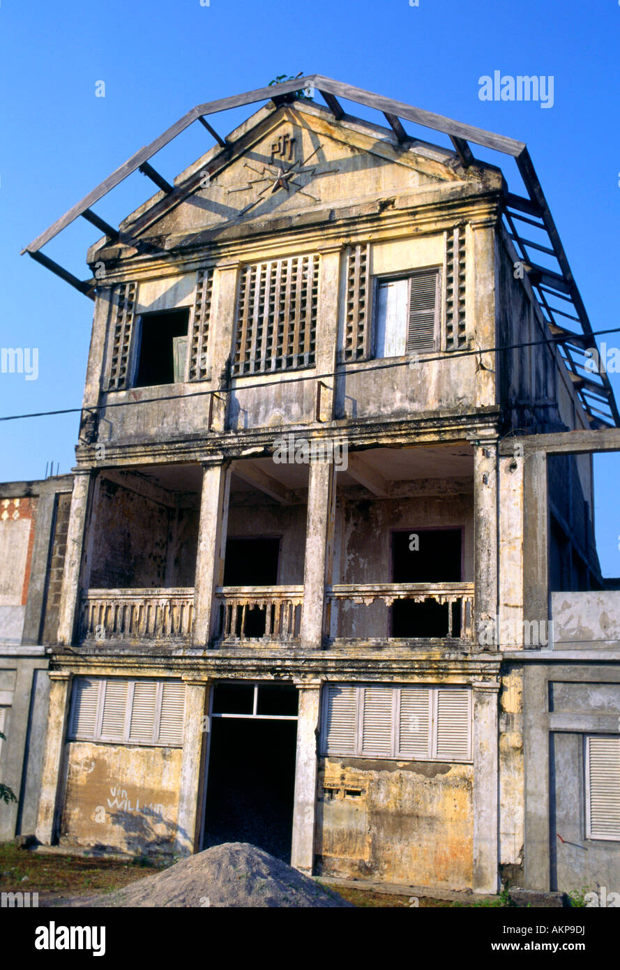 A derelict French colonial building in Grand Bassam, Ivory Coast Stock ...
