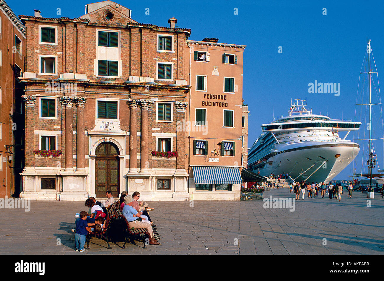 Tourism venice ship cruiser hi-res stock photography and images - Alamy