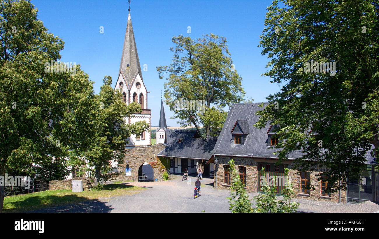 Burgruine Kastellaun und katholische Kirche, Kastellaun, Hunsrueck ...