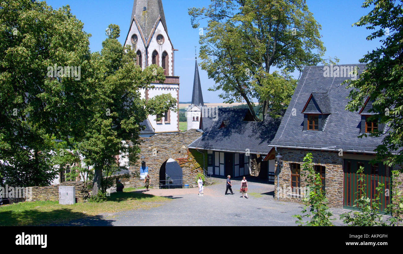 Burgruine Kastellaun und katholische Kirche, Kastellaun, Hunsrueck ...